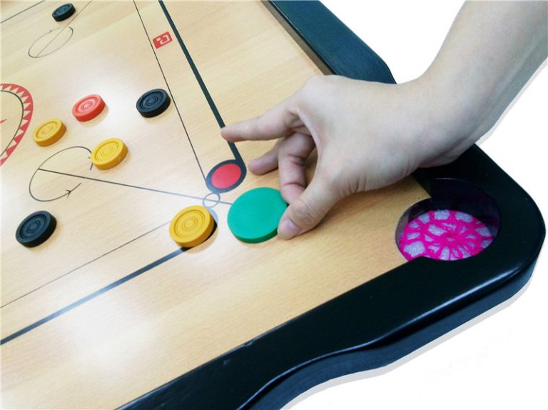CARROM BOARD WITH COINS AND STRIKER – TPE